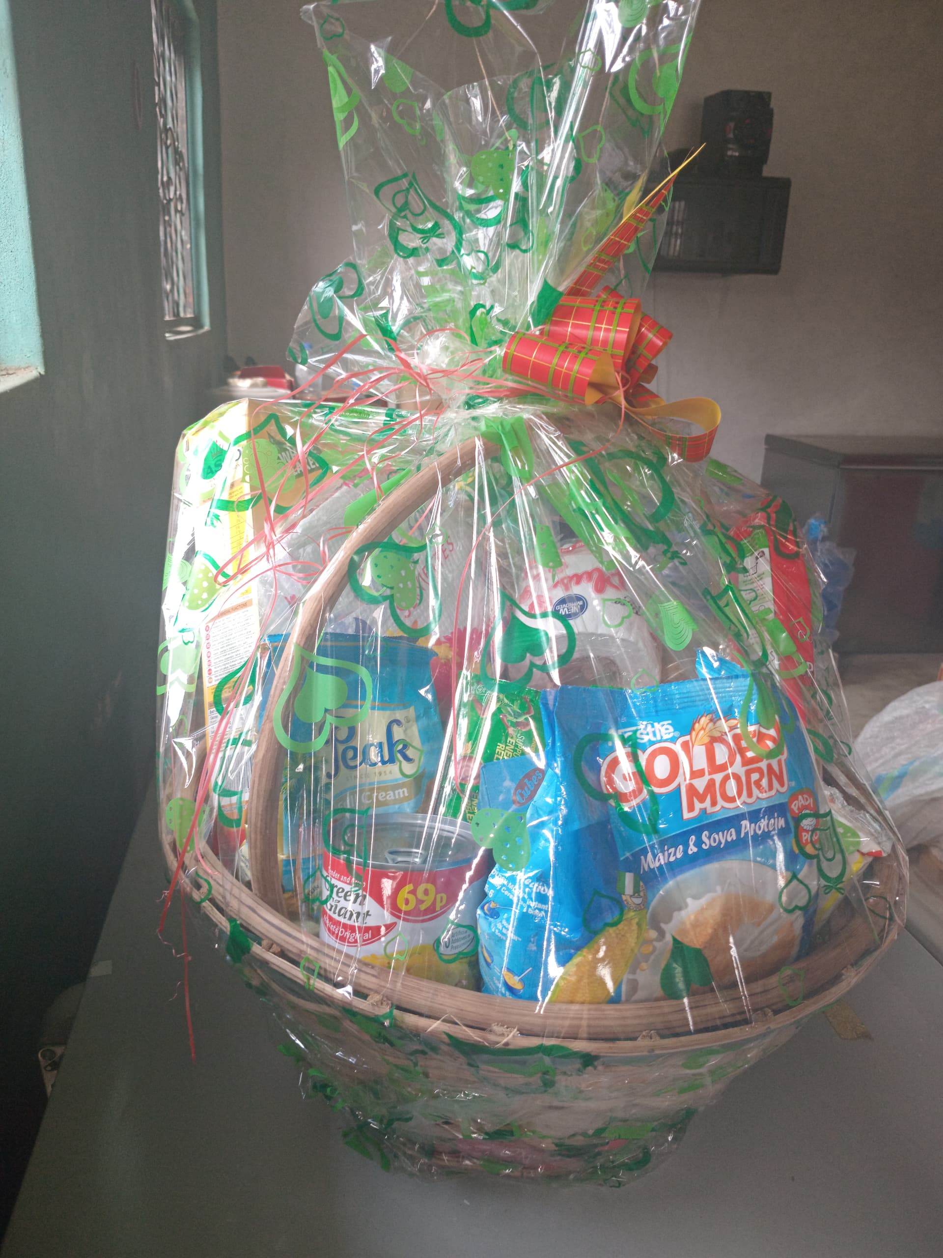 Hamper (Gold) | FoodLocker - Your Online Food Store